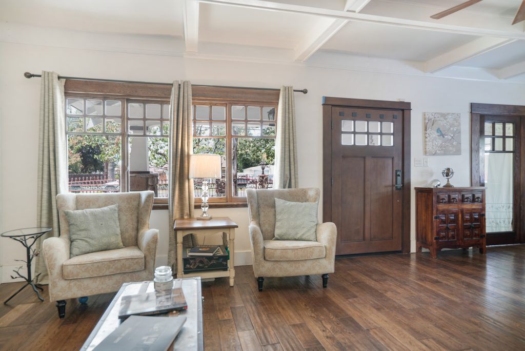 Front door entrance into living room. - The Sister Team